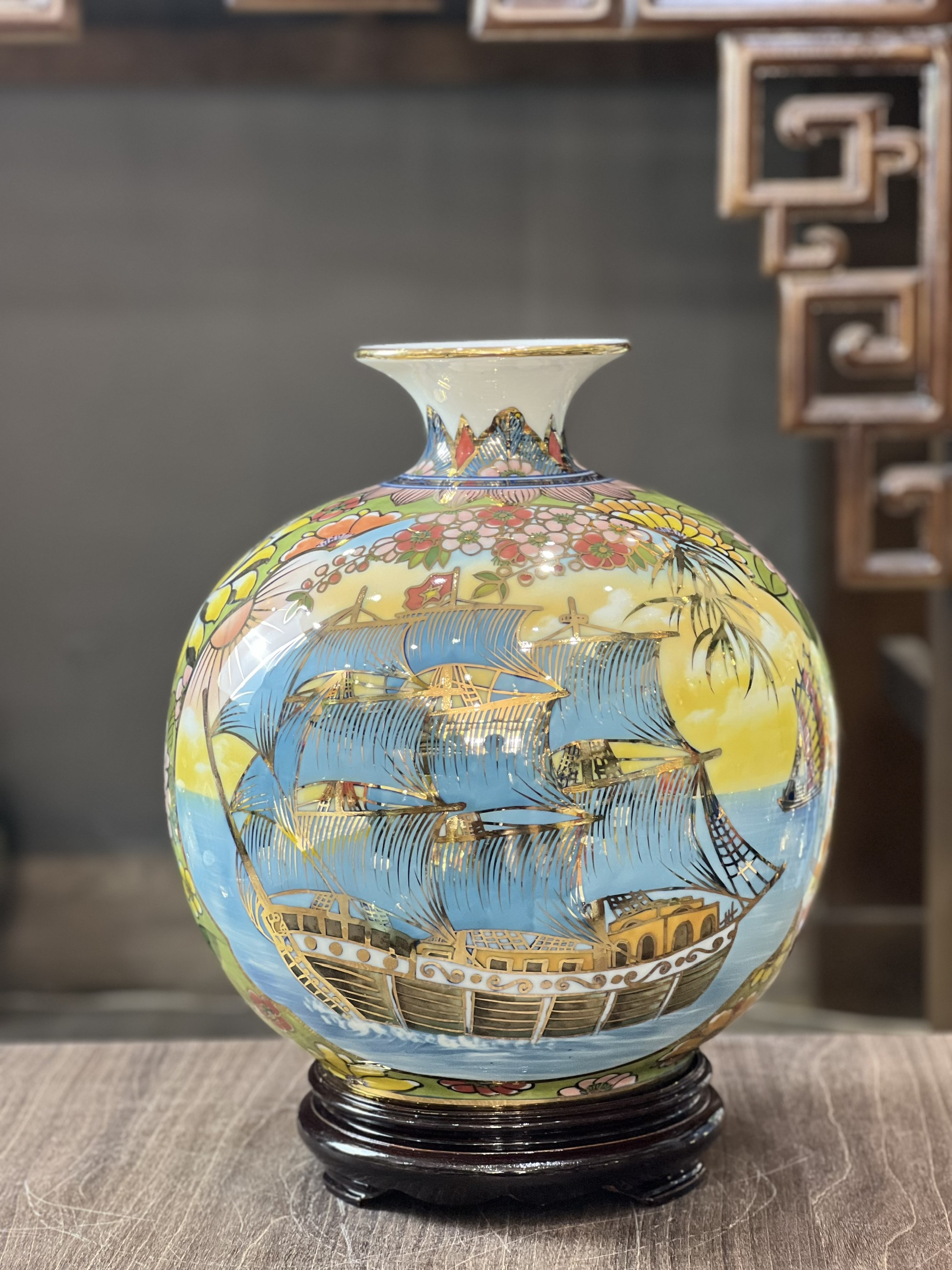 Bình hút lộc vẽ vàng nhị cảnh Thuận buồm - Bát mã cao 30cm - Gốm sứ Nghĩa Hạnh